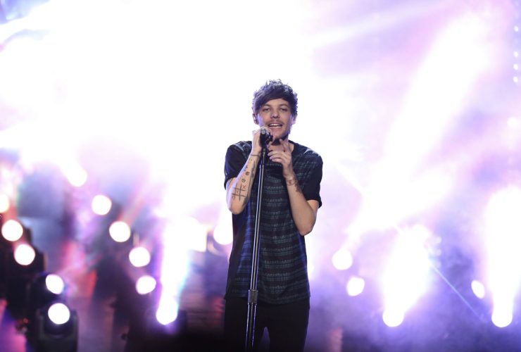 One Direction’s Louis Tomlinson arrested in airport scuffle - Observer ...